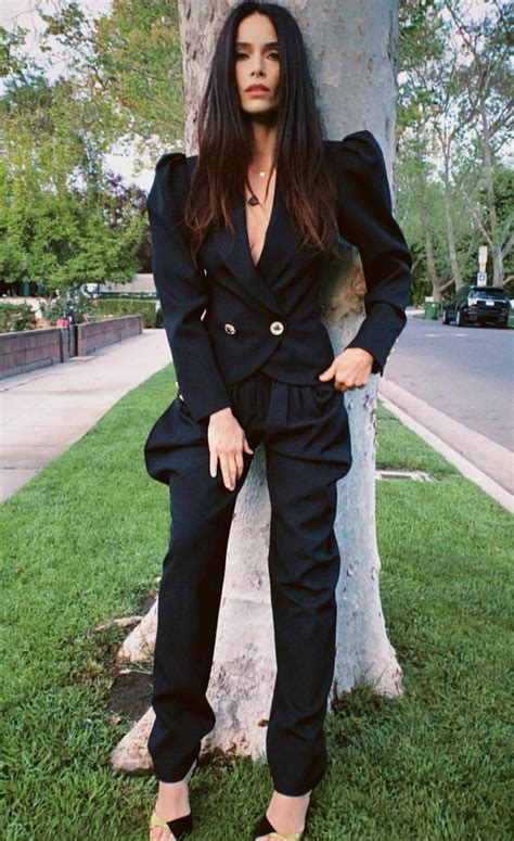 Abigail Spencer Scrolller