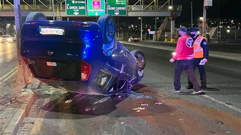 Conductor Dormita Y Choca Contra Muro En La Avenida Garza Sada