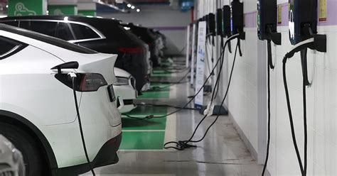 전기차 늘어 일감 준 카센터충전기 정비로 정의로운 전환