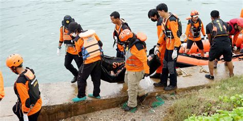 Perahu Tenggelam Dihantam Ombak 2 Pemancing Di Makassar Meninggal