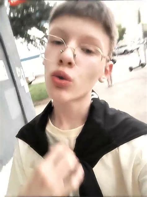 она никак Youtube