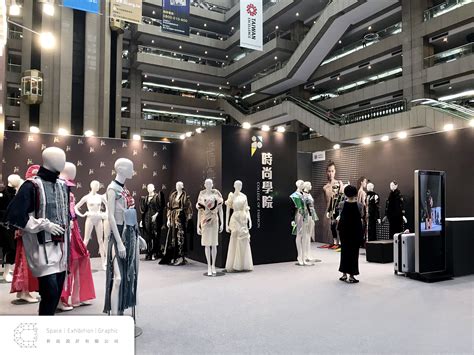 嶺東科大時尚學院｜新一代設計展 2018新一代設計展於五月25 28日展開，吸引全國137系所共4834件作品報名競技。 時尚學院現規劃有流行