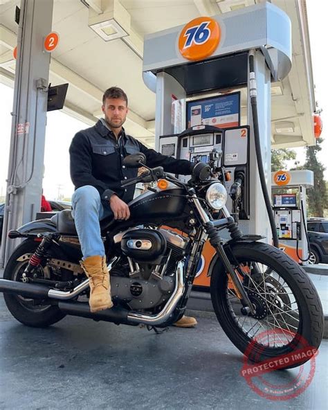 Mitchell Eason The Circle Bio Age Height Brother Girlfriend Net Worth