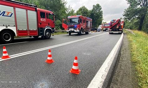 Tragiczny wypadek na drodze do Kłodzka Samochód wypadł z jezdni i