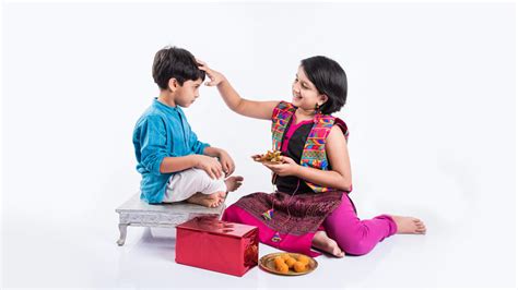 Bhai Dooj 2022 Traditions In Statesभाई दूज कैसे बनाए जाते हैं Bhai