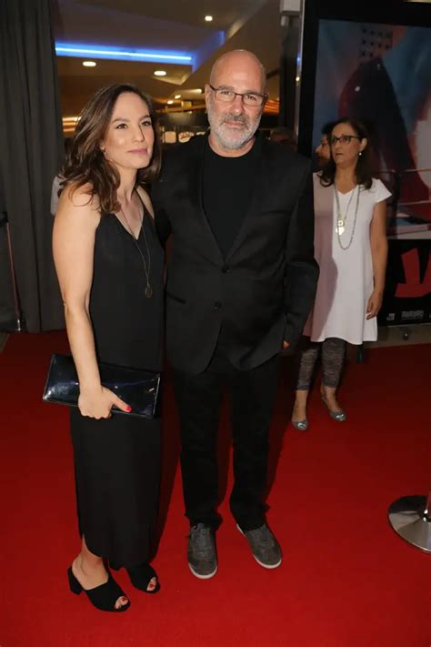 אסי לוי והחברה בנשיקה לוהטת במיוחד וואלה סלבס