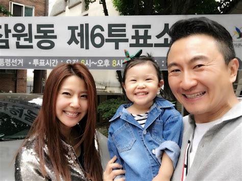 주영훈♥이윤미 붕어빵 막내딸과 투표 인증샷 “통합의 나라 소망” 손에 잡히는 뉴스 눈에 보이는 뉴스 뉴스엔