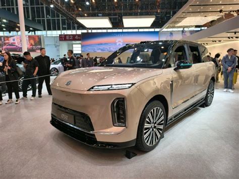 2026北京车展：蔚来es9亮相es8玄金特别版上市 手机新浪汽车