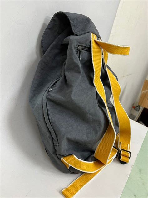 Kipling 灰黃相間後背包 她的時尚 包包、錢包 背包在旋轉拍賣