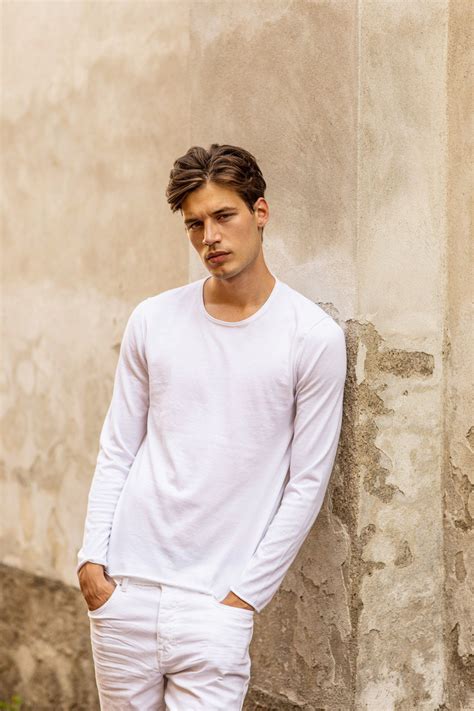 ALEKSA – AGENCIA MODEL MANAGEMENT