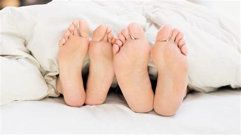 Du Liebst Füße So Kannst Du Deinen Fetisch Befriedigen