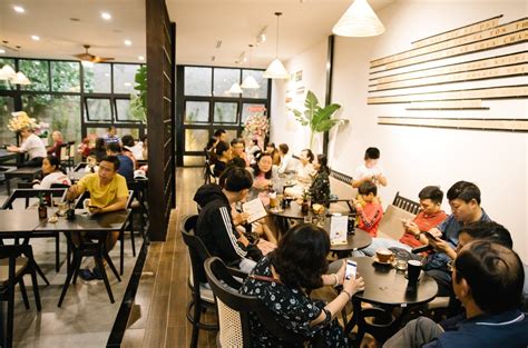 Review Trung nguyên Diên Hồng Không gian hiện đại pha nét mộc mạc