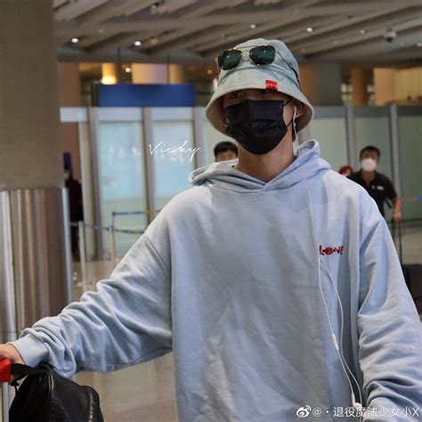 Yaochen S Club Thailand On Twitter 221004 PEK Arrival National