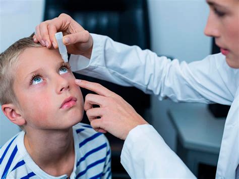 Как закапать капли в глаза ребенку