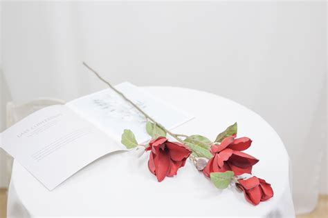 아티플라자 실크플라워 붉은 목련 꽃 가지 82cm 인테리어조화 매그놀리아