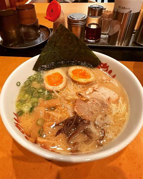 Max鈴木さんのインスタグラム写真 Max鈴木instagram「オートレーサーの荒尾選手がやられている北九州空港にある『九州筑豊
