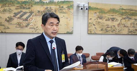 이주호 사회부총리 취임식 전 이태원 참사 분향소 찾아 추모
