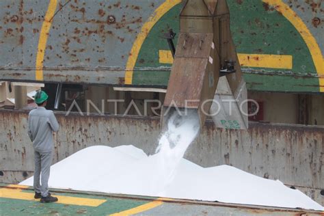 PRODUKSI EKSPOR UREA PUPUK INDONESIA ANTARA Foto