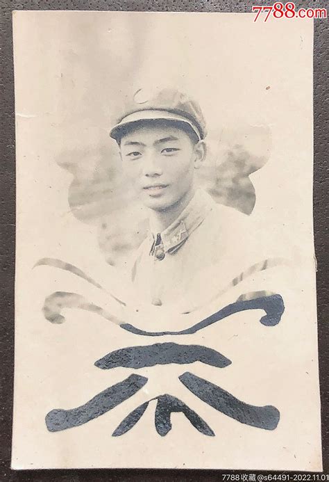 六十年代，解放军，佩戴炮兵上等兵符号军衔领章老照片黄埔一期生【7788收藏】