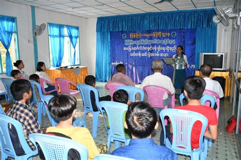 တောင်ငူမြို့ Community Centre ခန်းမ၌ အခြေခံအင်္ဂလိပ်စာနှင့် ပန်းခ
