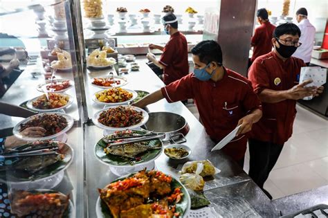 Serba Serbi Rumah Makan Padang