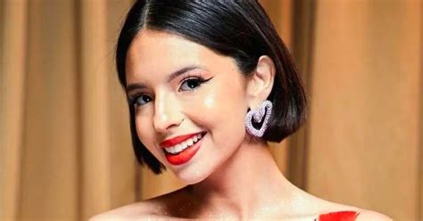 Ángela Aguilar celebra con su novio Josh Ball Día del amor