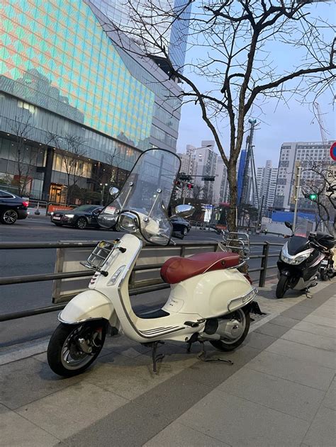 베스파 스프린트 125 화이트 당근 중고거래