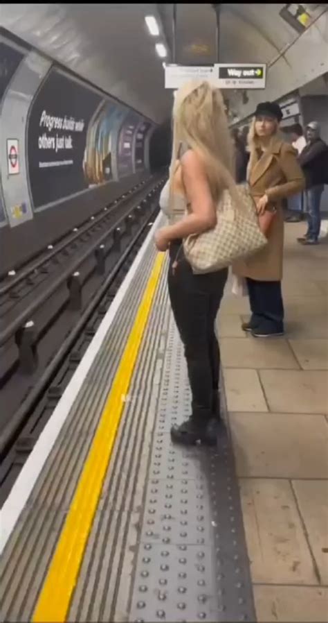 Mind The Gap Meme Mind The Gap Cartoons And Comics Funny Pictures