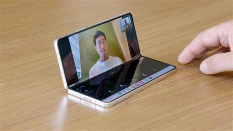 「galaxy Z Fold6」「z Flip6」とされる画像が公開、サムスンの発表会を前に Cnet Japan