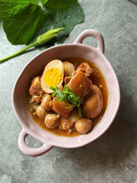 Thịt Kho Trứng Vietnamese Braised Pork Belly Eggs