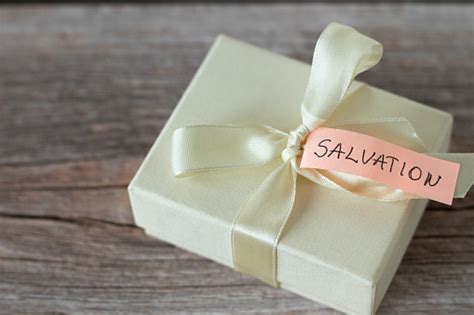 리본이 달린 상자와 나무 배경에 손으로 쓴 단어 구원이있는 텍스트 메모 0명에 대한 스톡 사진 및 기타 이미지 0명 Blessing 개념 Istock