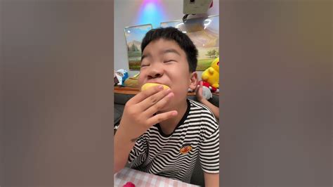 吃卡通包啦 玩游戏，吃卡通包，太有趣了！小吃货 萌娃 Youtube