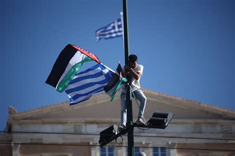Συνελήφθη νεαρός Παλαιστίνιος που κατέβασε την ελληνική σημαία