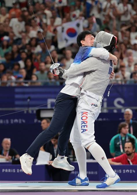 홈 관중 응원 실력으로 제압한 남자 사브르…프랑스 꺾고 결승 진출[파리올림픽]