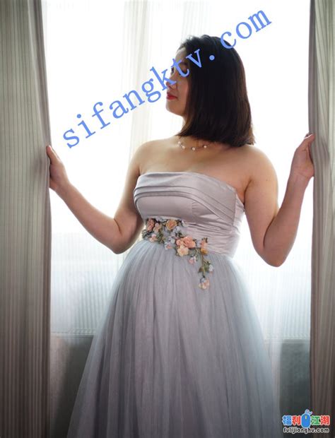 【摄影师流出】气质漂亮宝妈哺乳亲子写真第二弹【3g】 老司机