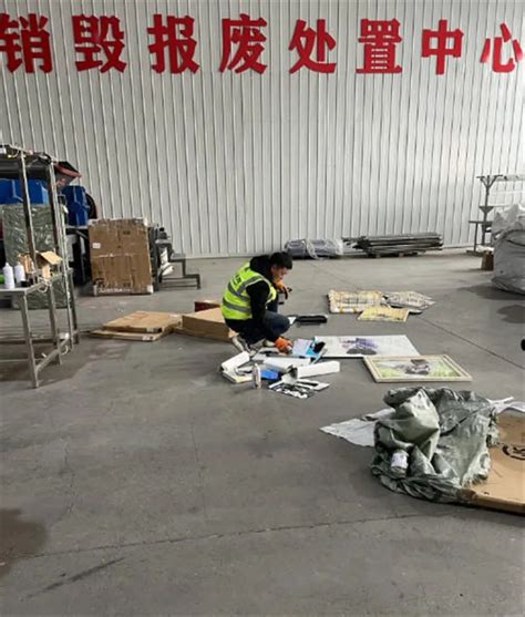 婚紗照銷毀師處理情感垃圾 開業8個月粉碎450套婚照 星島日報