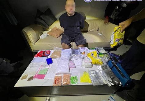 សមត្ថកិច្ច បង្ហាញមុខជនសង្ស័យគ្រឿងញៀនជនជាតិចិនម្នាក់ បន្ទាប់ពីចាប់ខ្លួនតាមដីកាតុលាការ