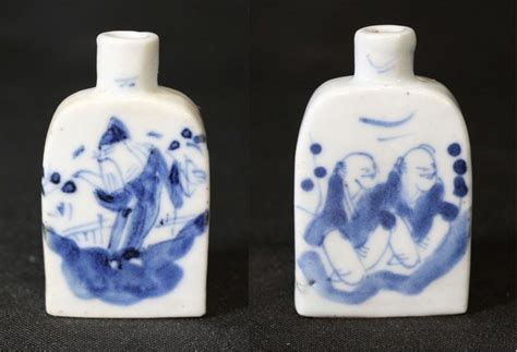 Par de botellas de rapé antiguas pintadas de azul y blanco Catawiki