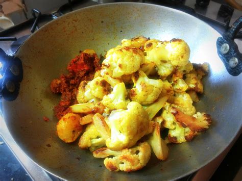 Potato Cauliflower And Peas Aaloo Gobi Mutter Ki Sabji Indian