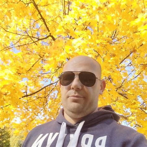 Петро Порошенко За умов надзвичайних викликів нашій державі дуже важливо мати потужне та