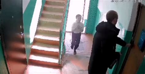 Женщина отпустила свою дочь домой к насильнику Дзен