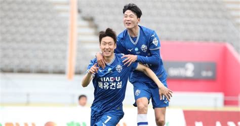 B11 현장 잘 싸운 충남아산 종료 직전 통한의 실점경남과 2 2 무승부