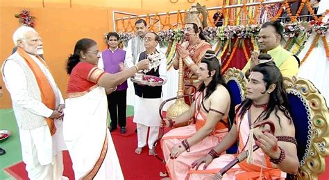 President Droupadi Murmu And Pm Narendra Modi Attend Dussehra Celebrations