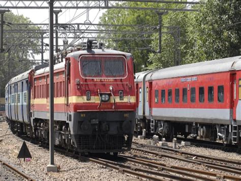Indian Railways Delhi Howrah Rail Route Affected Due To Train Derail Near Dumraon Railway
