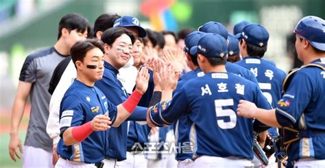 포토 흐믓한 미소 박건우 첫승 챙긴 Nc 네이트 뉴스