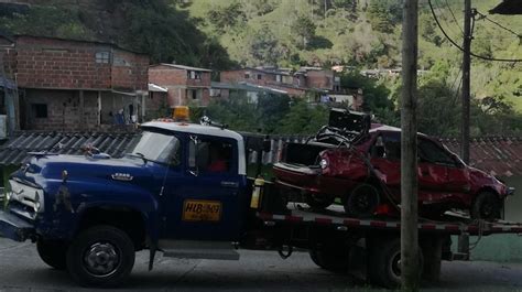 Fotos Vehículo Rodó Por Un Abismo En Nariño Antioquia Y Dejó Cinco