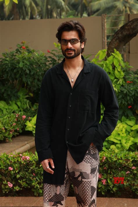 Janhvi Kapoor And Sunny Kaushal Spotted At The Promotions Of Mili Gallery Social News Xyz