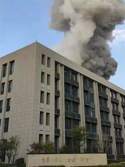 南京航空航天大学一实验室发生爆燃，致2死9伤 深圳新闻网