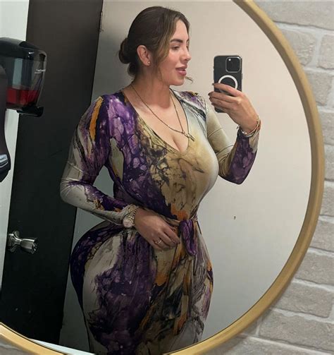 Chimo Curves Bio Wiki Facts Age Height Weight Measurement