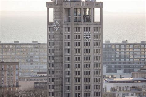 Êtes vous prêt à monter la tour de la mairie du Havre à pied